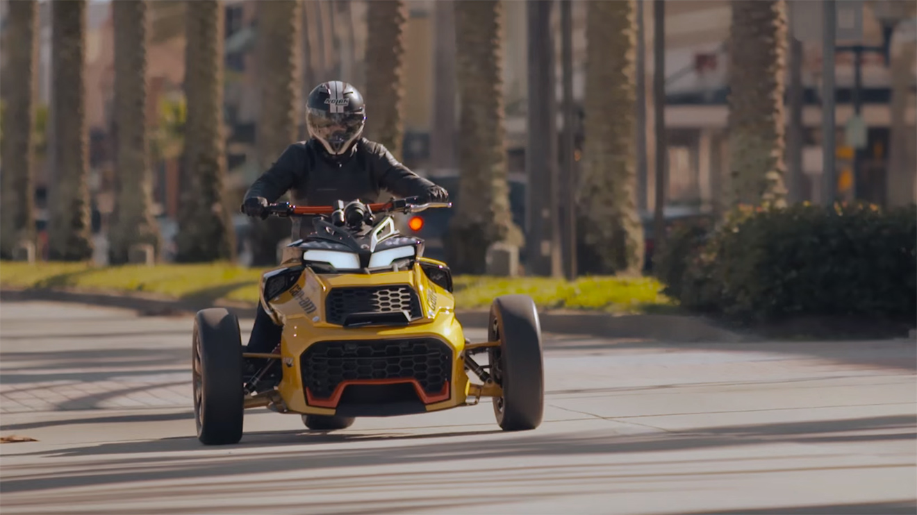 3 tekerlekli canavar: Can-Am Spyder F3 Turbo [Video] - LOG