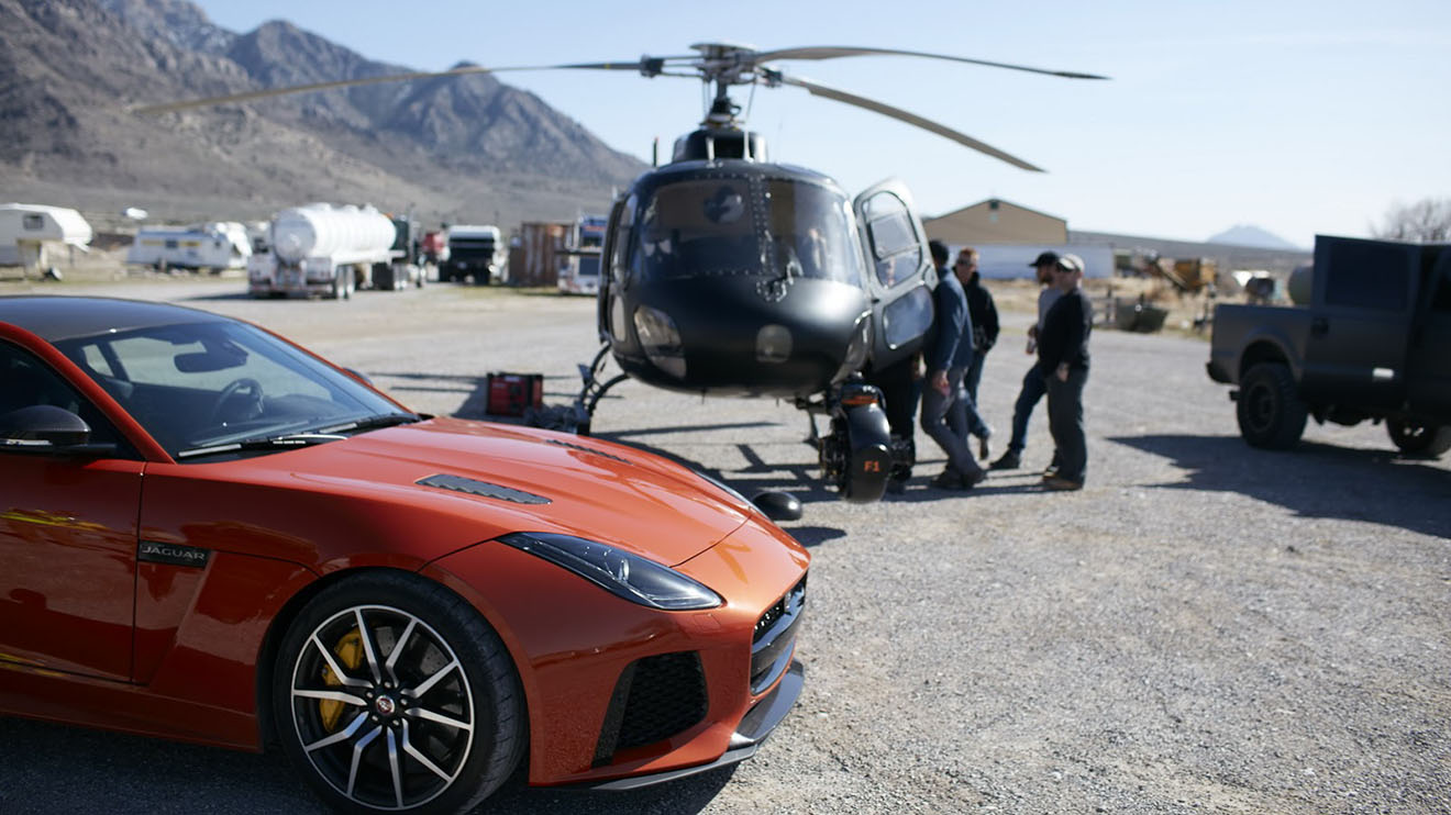 Fast & Furious yıldızı Jaguar F-TYPE SVR ile uçtu [Video] - LOG