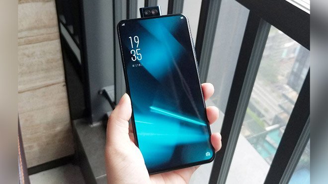Oppo Find X, Huawei P20 Pro ve Vivo NEX S modellerini bir araya getiren ...