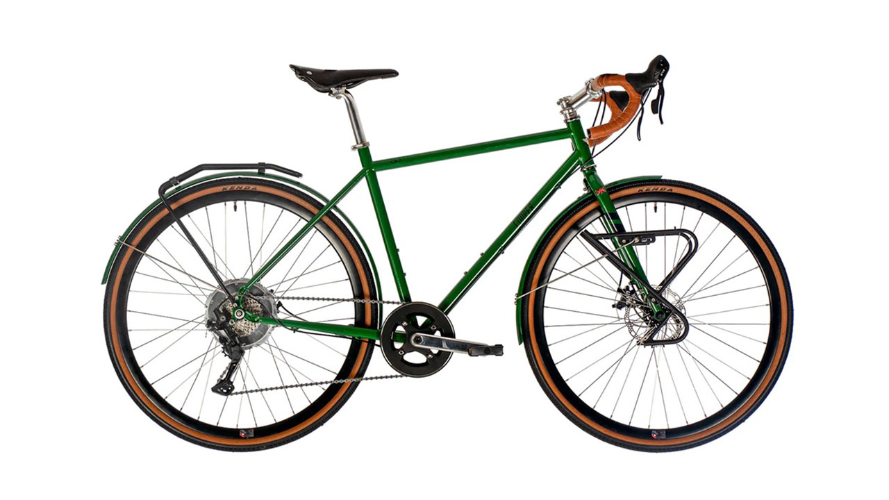 Cooper Bikes'tan yol alırken pilini dolduran elektrikli bisiklet ...