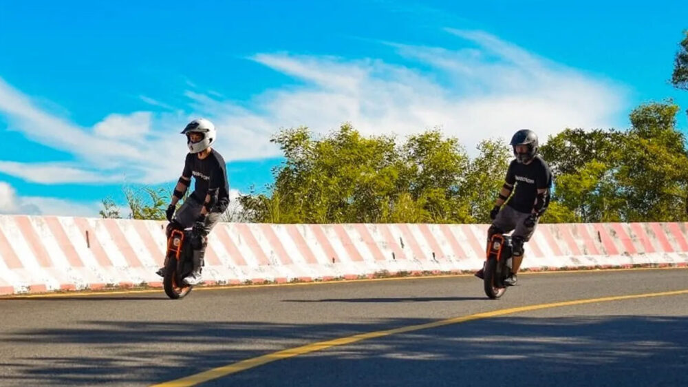 Dünyanın en hızlı elektrikli tek teker modeli tanıtıldı - LOG