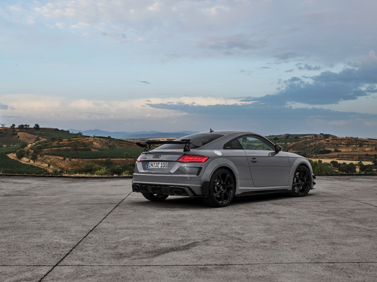 Audi TT RS Coupe Iconic Edition2 sınırlı üretimi ile tanıtıldı - LOG
