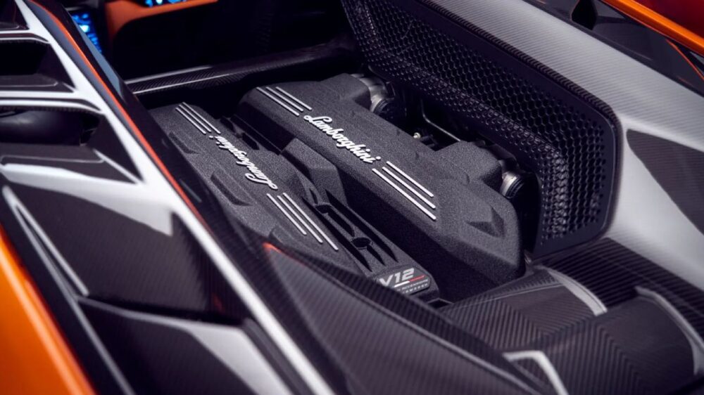 Lamborghini Revuelto; elektrik çağına ilk resmi adım atıldı - LOG