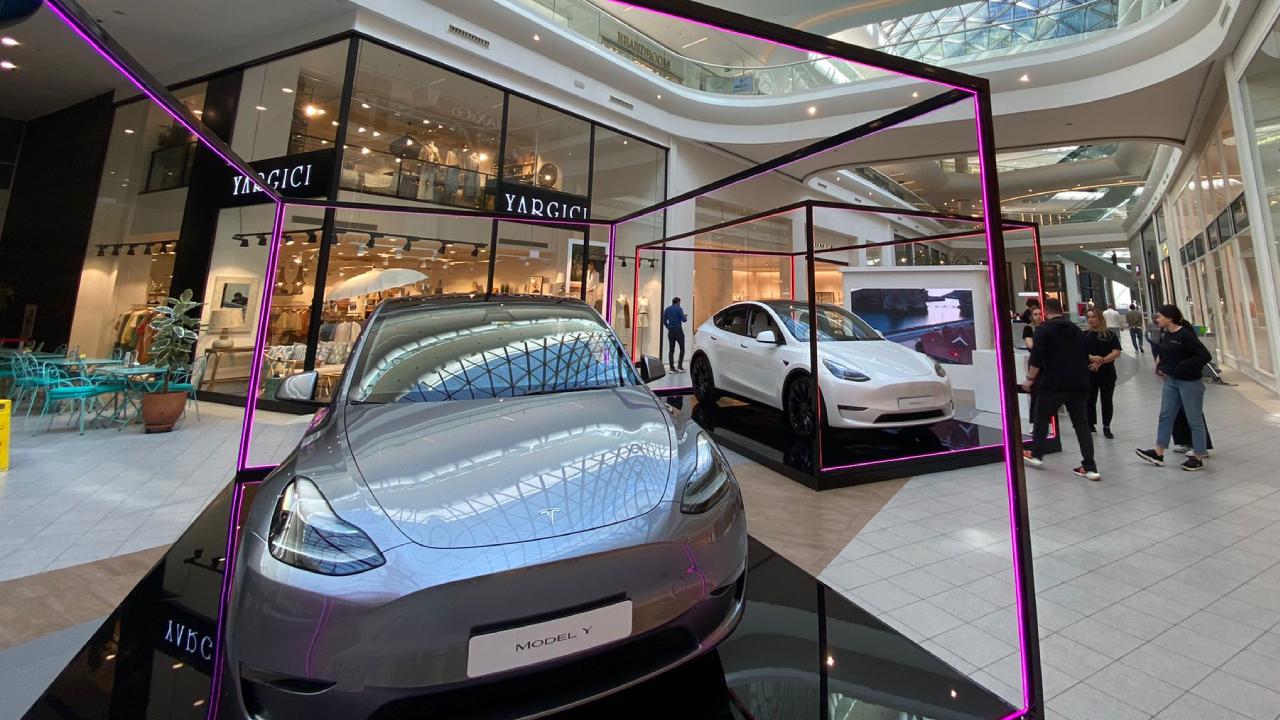 Tesla, İstanbul'daki ikinci deneyim merkezini devreye aldı - LOG