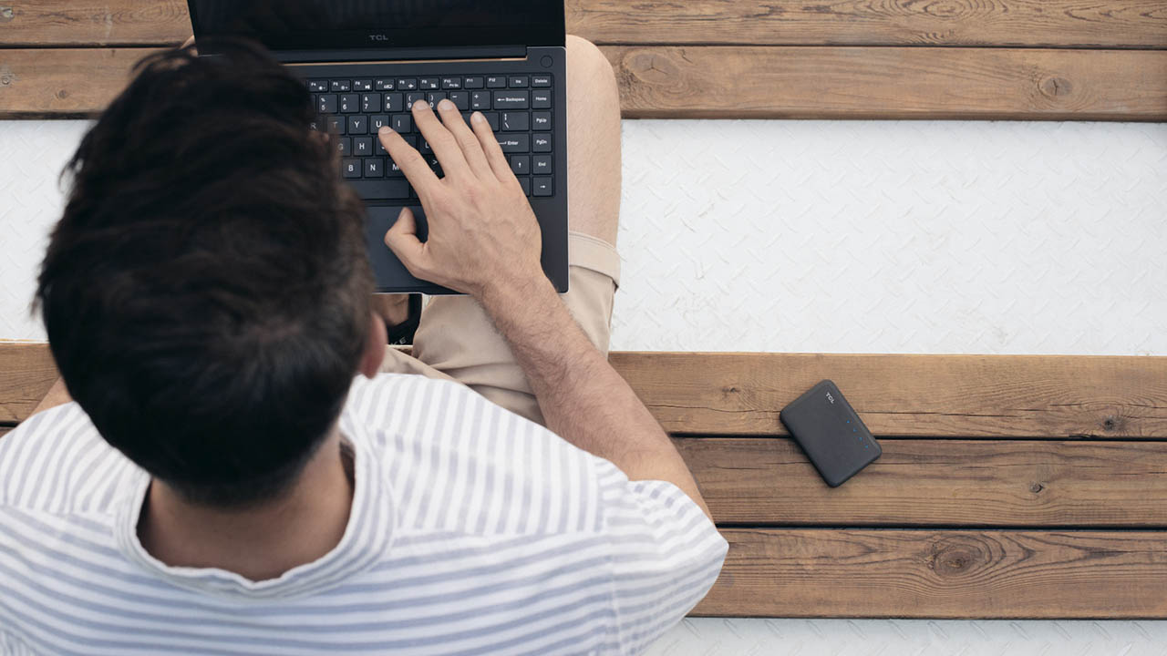 8 saat pil ömrü sunan kablosuz router: TCL Linkzone MW63 - LOG