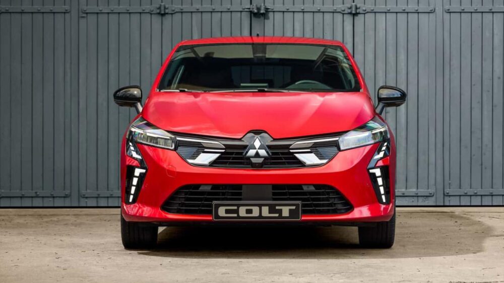 Yeni Mitsubishi Colt, Renault Clio yüzüyle tanıtıldı - LOG