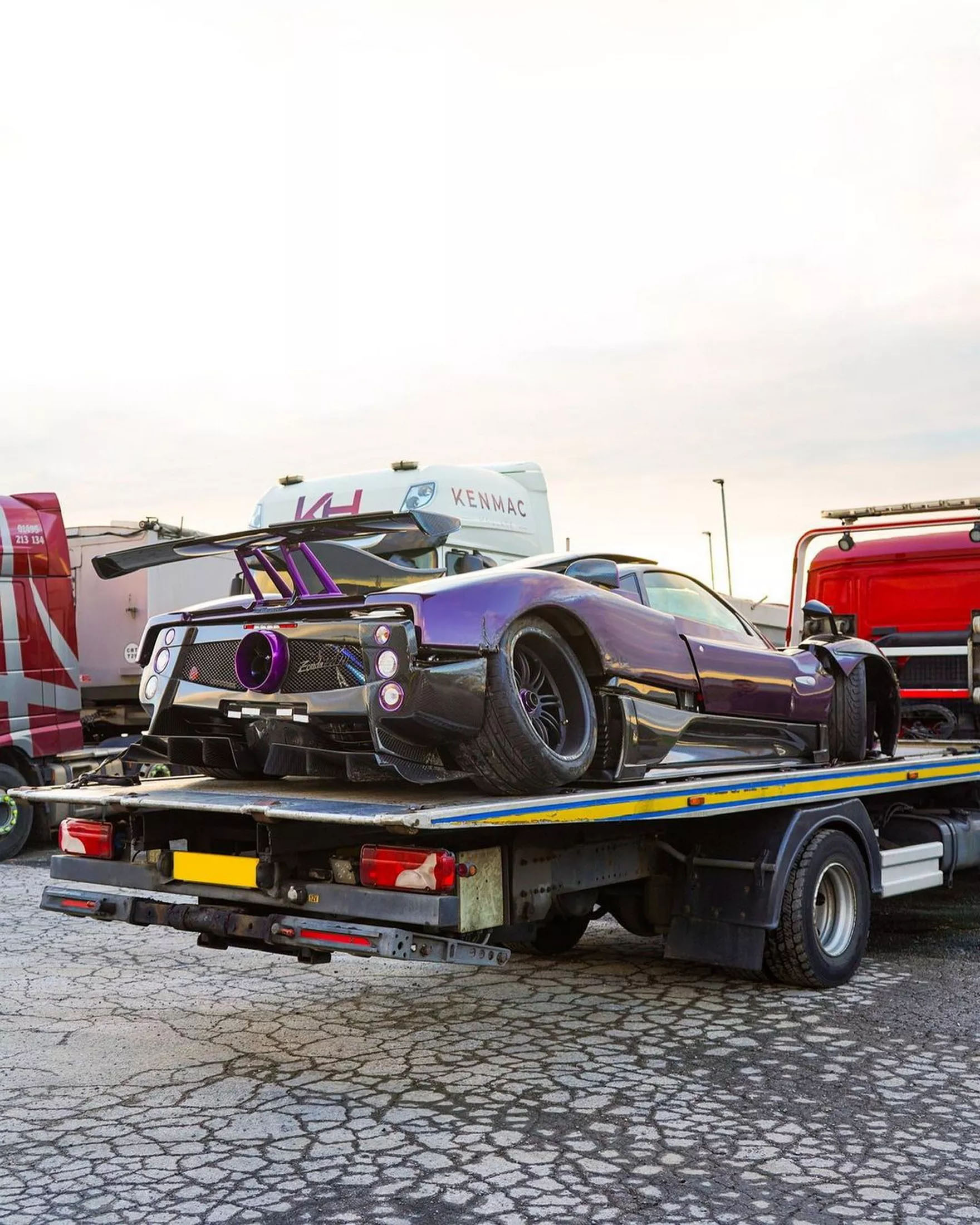 Özel bir Pagani Zonda 760 LH kazada kullanılmaz hale geldi
