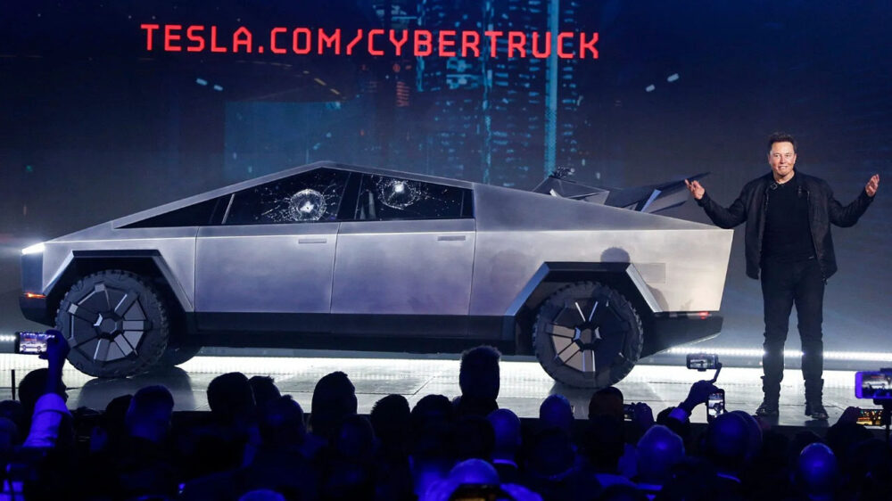 Tesla Cybertruck için kırılmaz denilip kırılan camlar çıkartma oldu