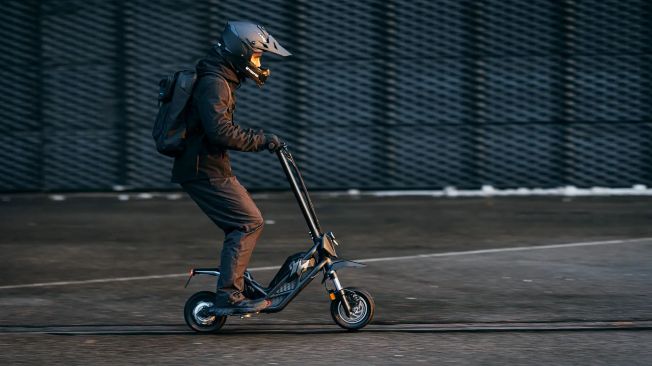 Acer markası Predator imzalı bir elektrikli scooter tanıtıldı - LOG