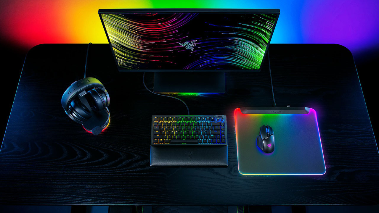 Razer'dan RGB sevenlere özel yeni bir mouse pad geldi - LOG