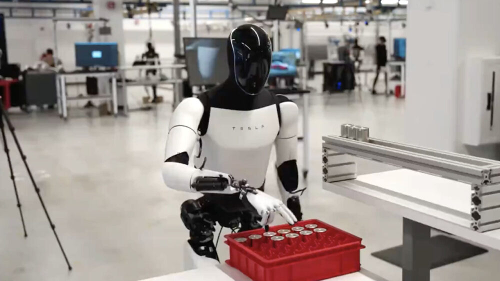 İnsansı robot Tesla Optimus için yeni bir video daha paylaşıldı