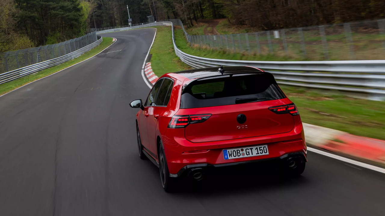 GTI rozetinin 50. yaşına özel olarak hazırlanan Volkswagen Golf GTI ...