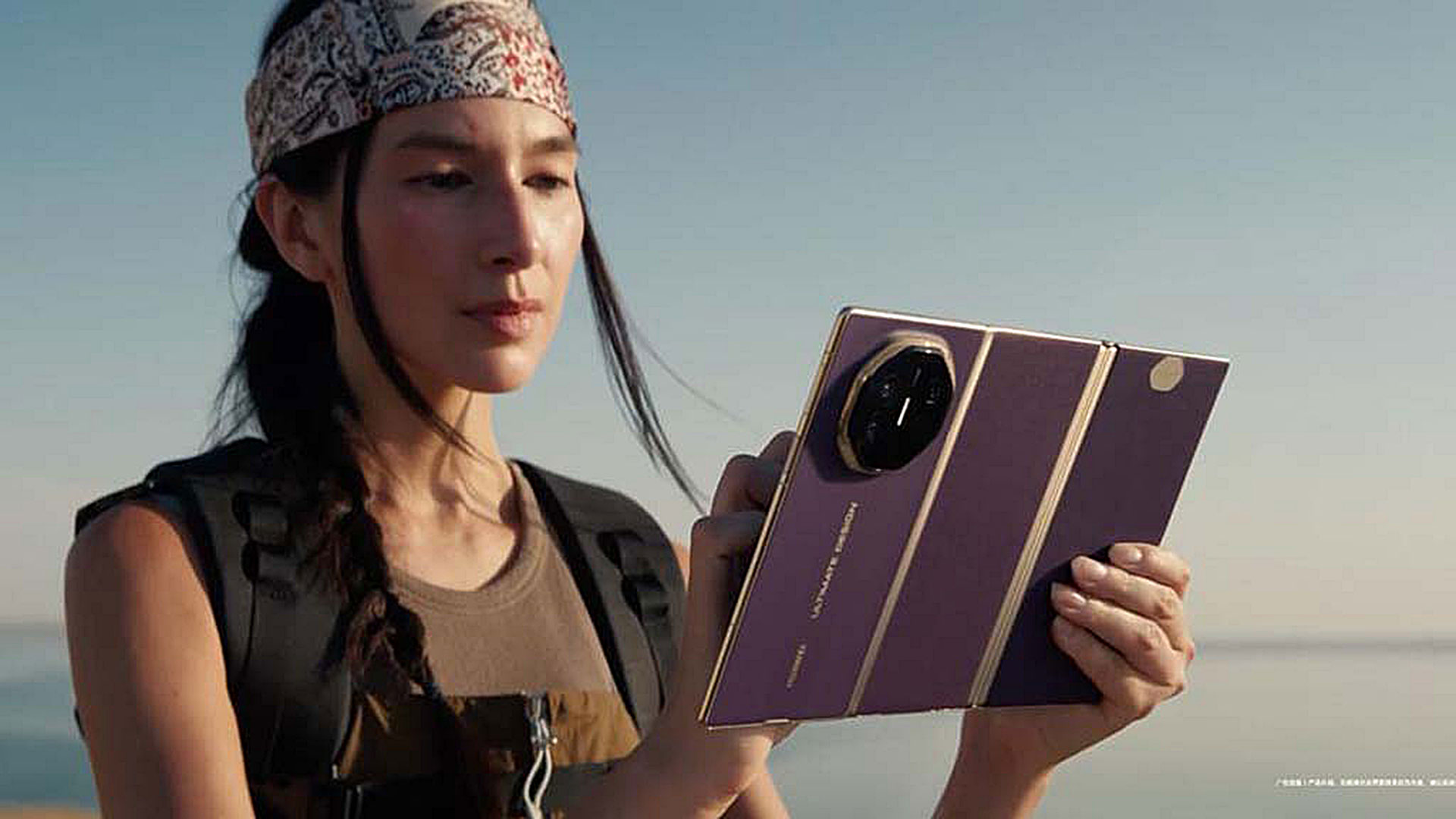 Üçe katlanan telefon Huawei Mate XTs Ultimate Design tanıtıldı